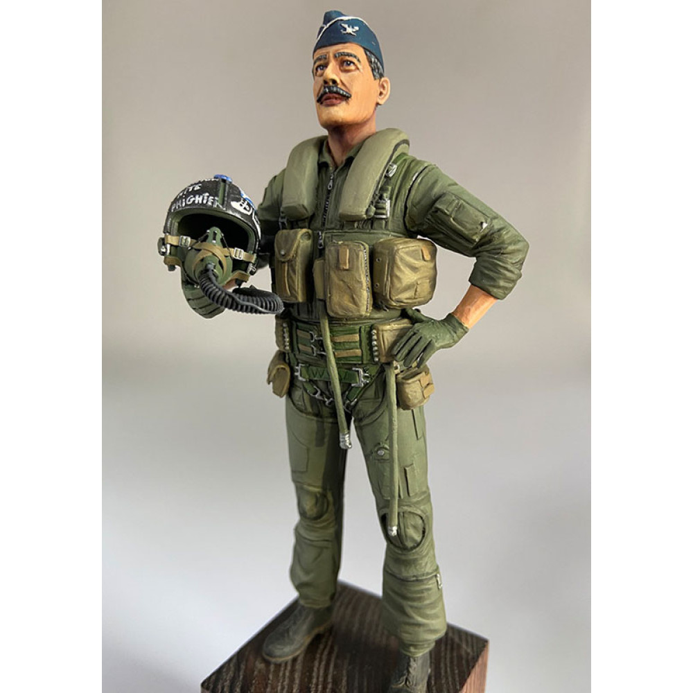 Pilot 'Phantom II' & 'Phantom' F-4 - Vietnam War Figurine | Limited ...